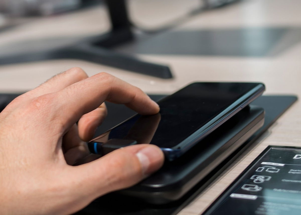 Samsung DeX Pad ya está disponible en España, ¡convierte tu Galaxy S9 ...