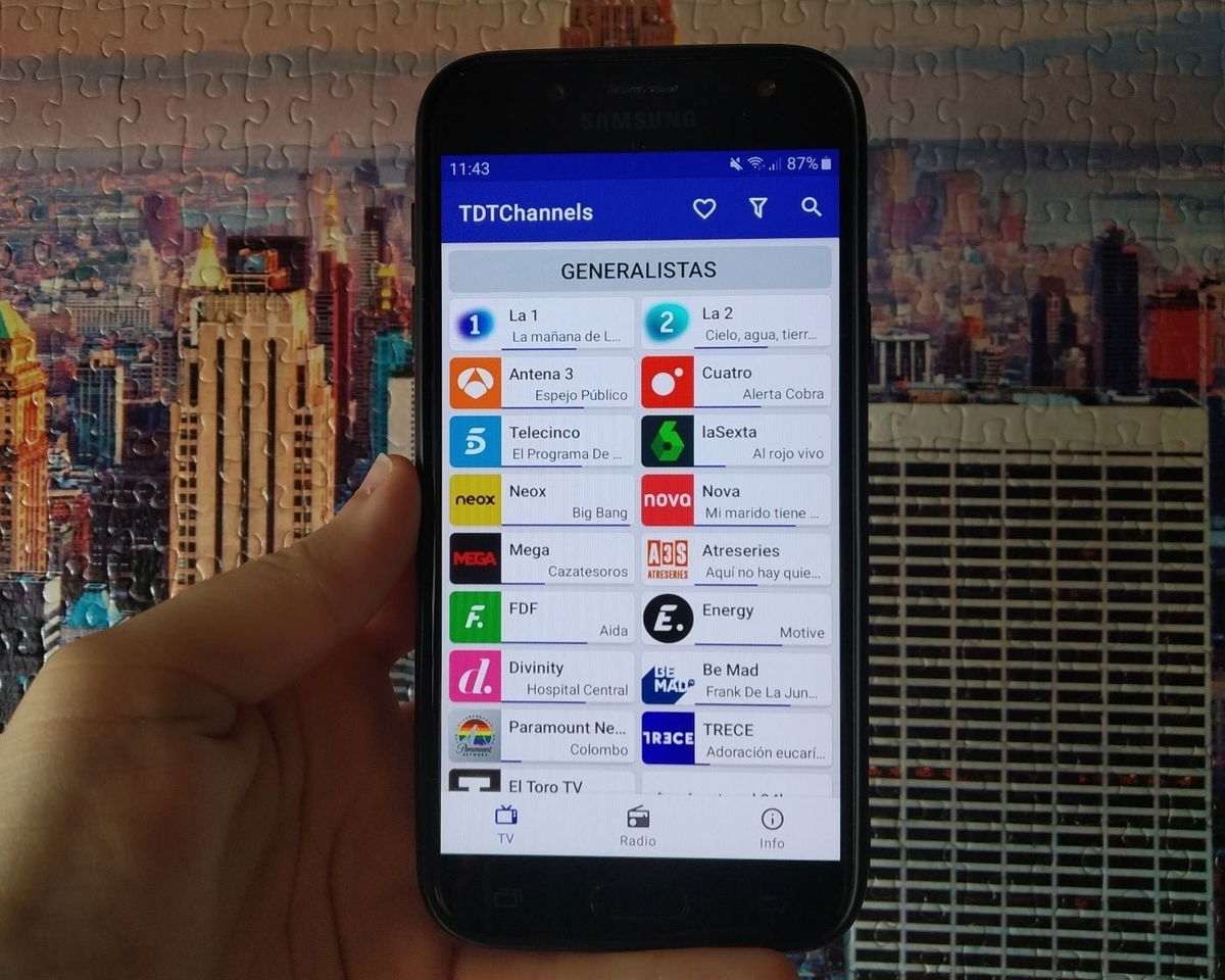 Cómo ver la TV en el móvil GRATIS: TOP de mejores APPS en 2023