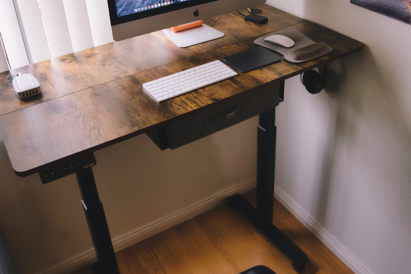 Los 9 mejores escritorios elevables y cómo escoger el que necesitas